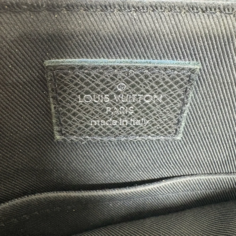 Louis Vuitton | Bags | Louis Vuitton Lv Roman Mm Taiga Leather Bag Rare ...
